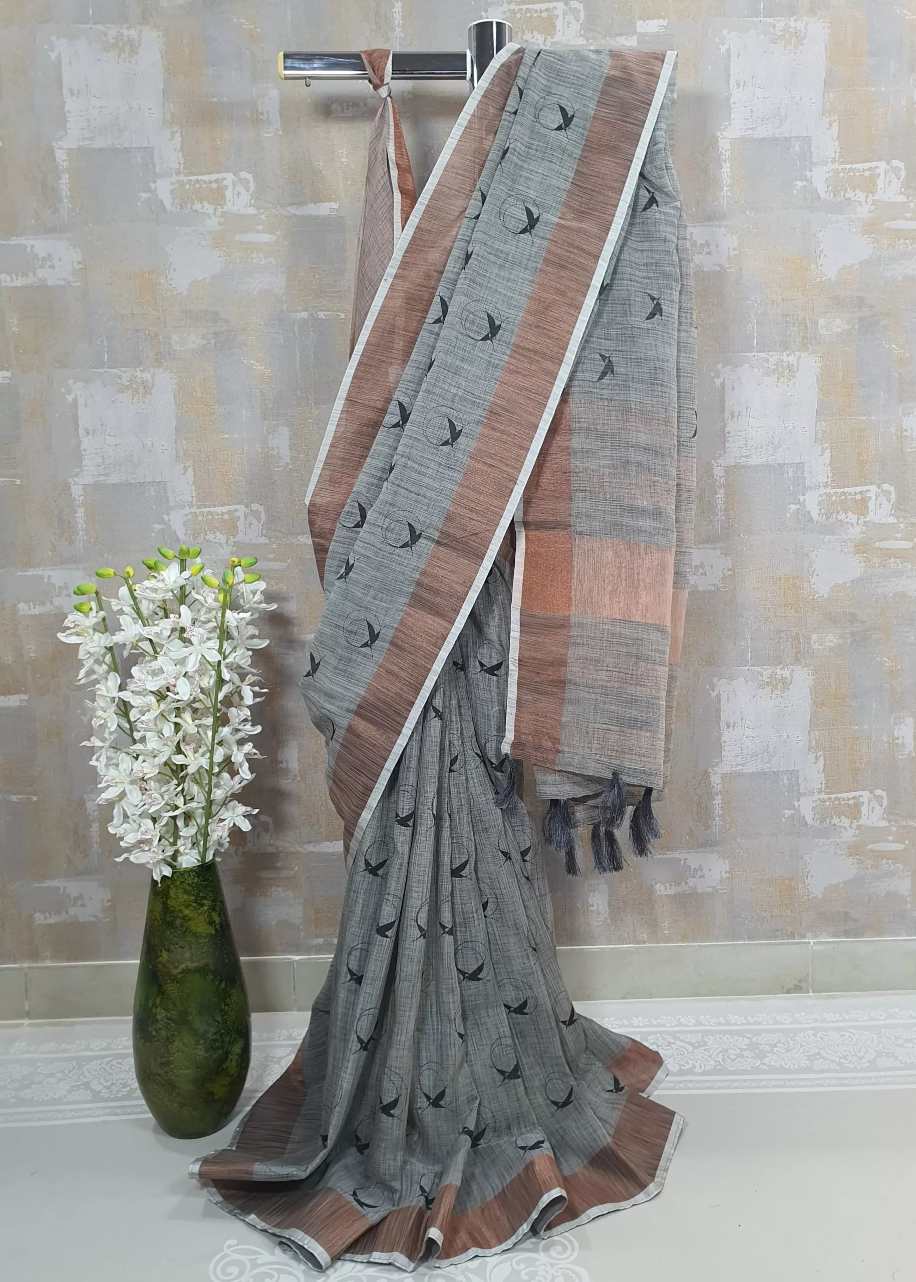 Gray Linen Sparrow Motif Saree
